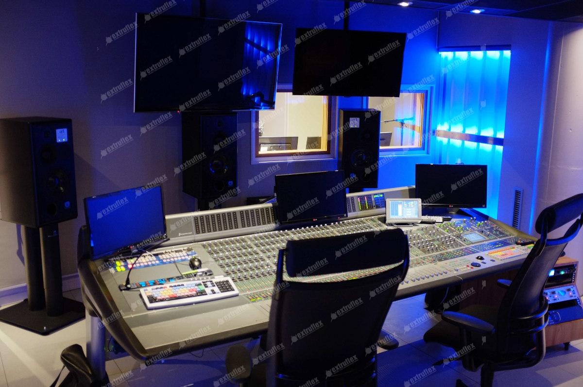 Thin transparent high sound insulative panel